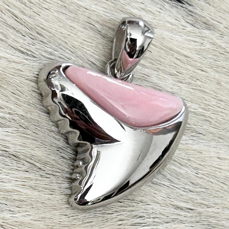 Pink Conch Naja Necklace - Etsy