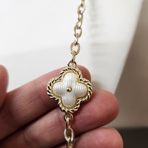 14kt Gold Plated Clover Stainless Steel Grooved Puffy Resin Clamshell ...