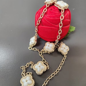14kt Gold Plated Clover Stainless Steel Grooved Puffy Resin Clamshell ...
