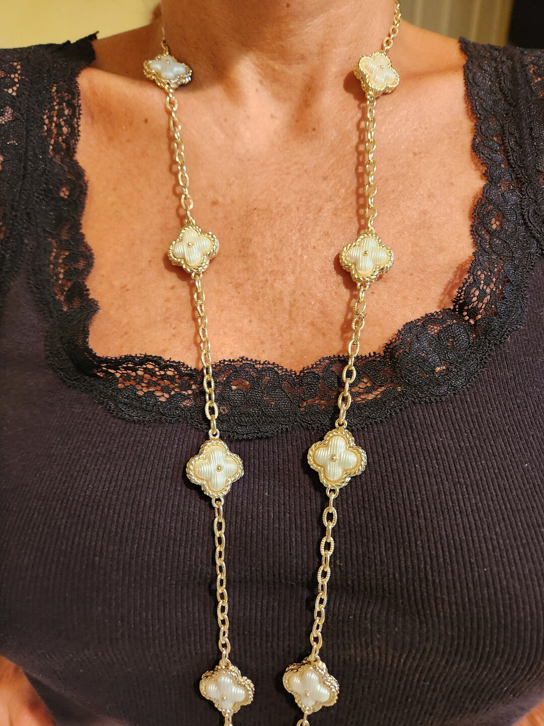 14kt Gold Plated Clover Stainless Steel Grooved Puffy Resin Clamshell ...