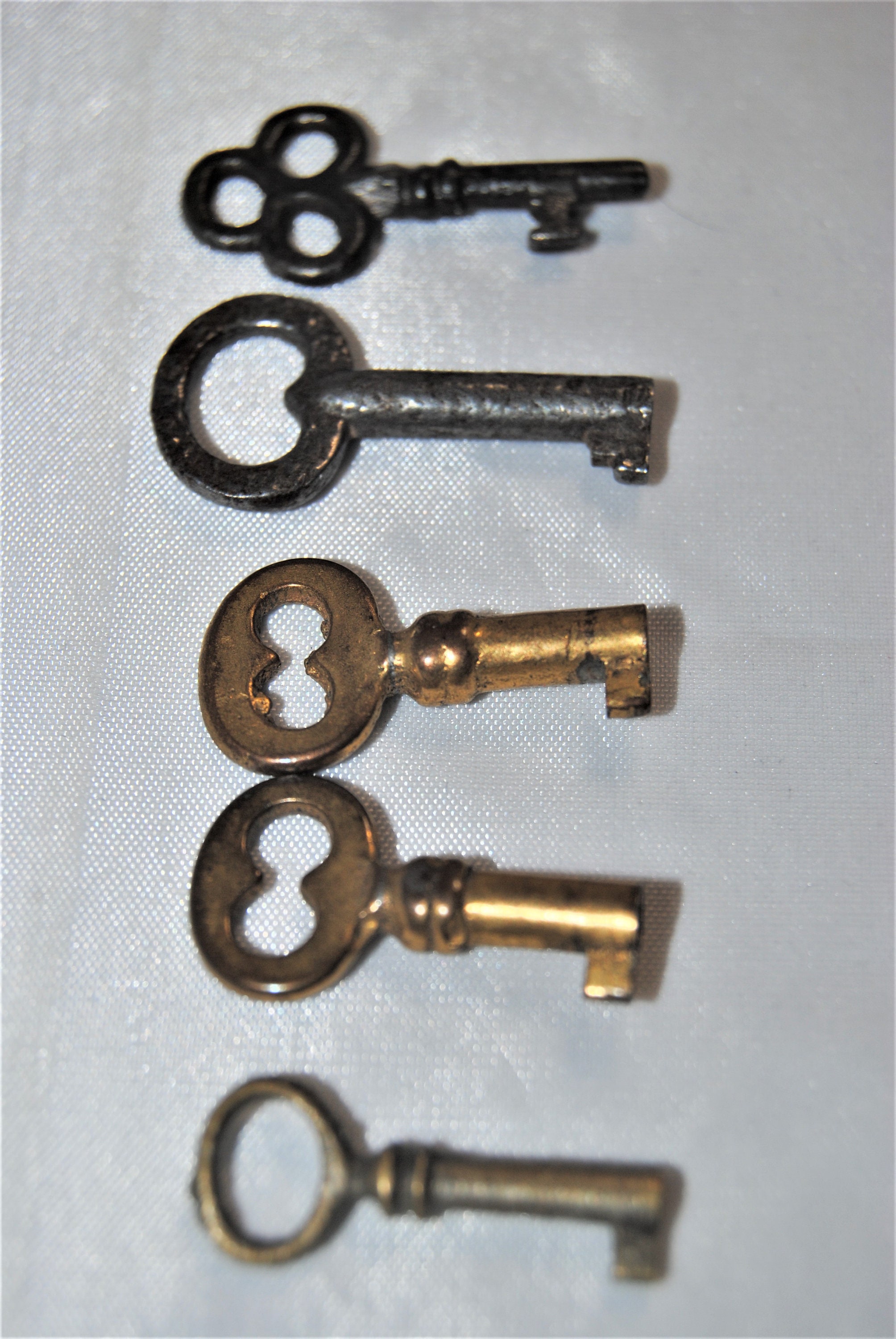 Lot 5 Vintage Small Keys - Etsy UK