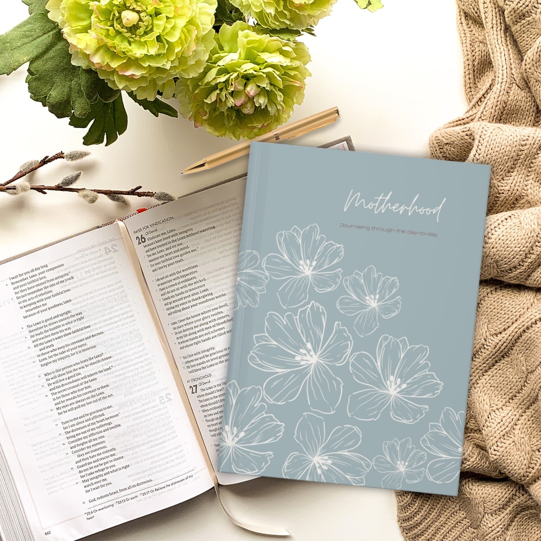 Motherhood Memory Book, Journal for Moms, Childhood Memories, Expecting ...