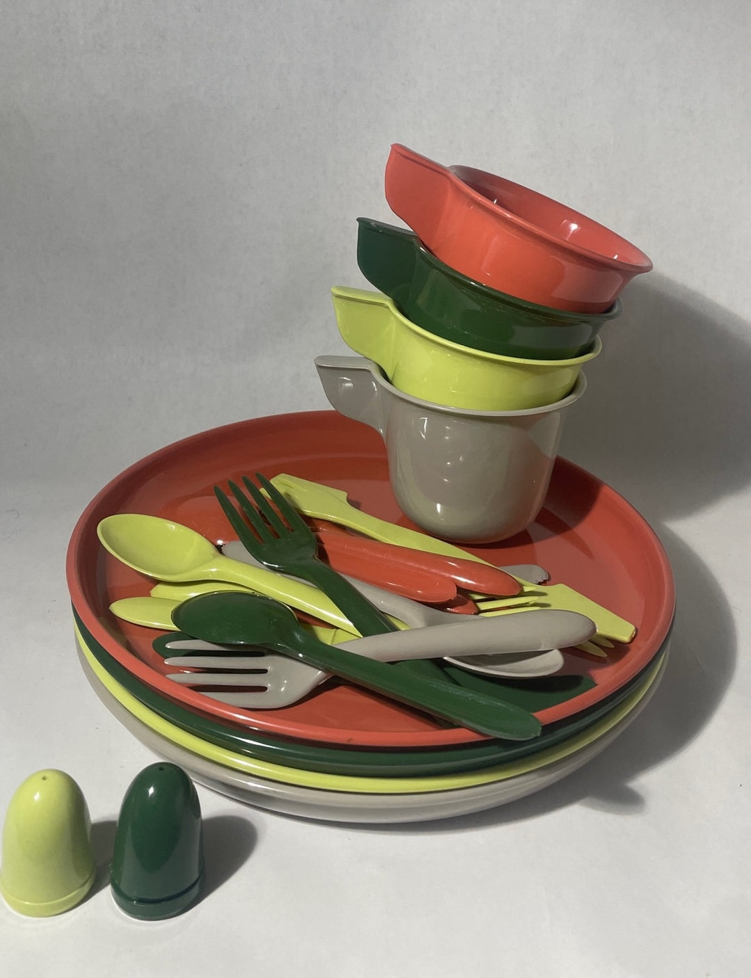 24 Pc Vintage Multi-color Plastic Picnic Set, Terracotta, Chartreuse ...