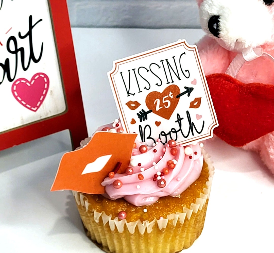 Edible Valentine Kissing Booth Cupcake Topper - Etsy