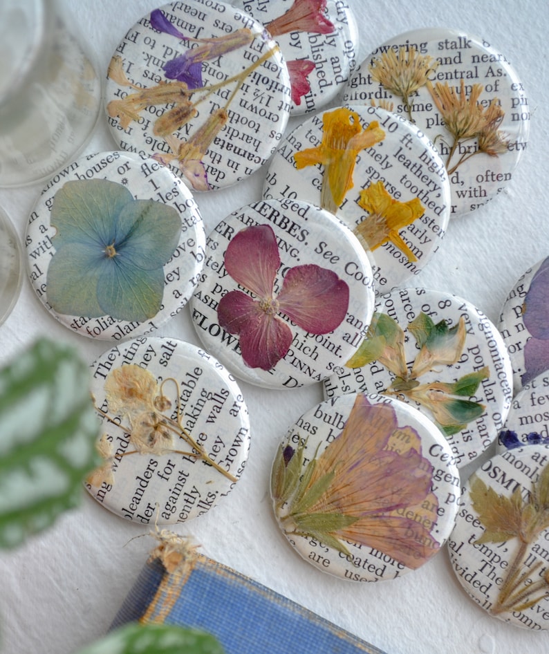 3 Real Pressed Flower Pins Pressed Flower Pin Set on Vintage - Etsy