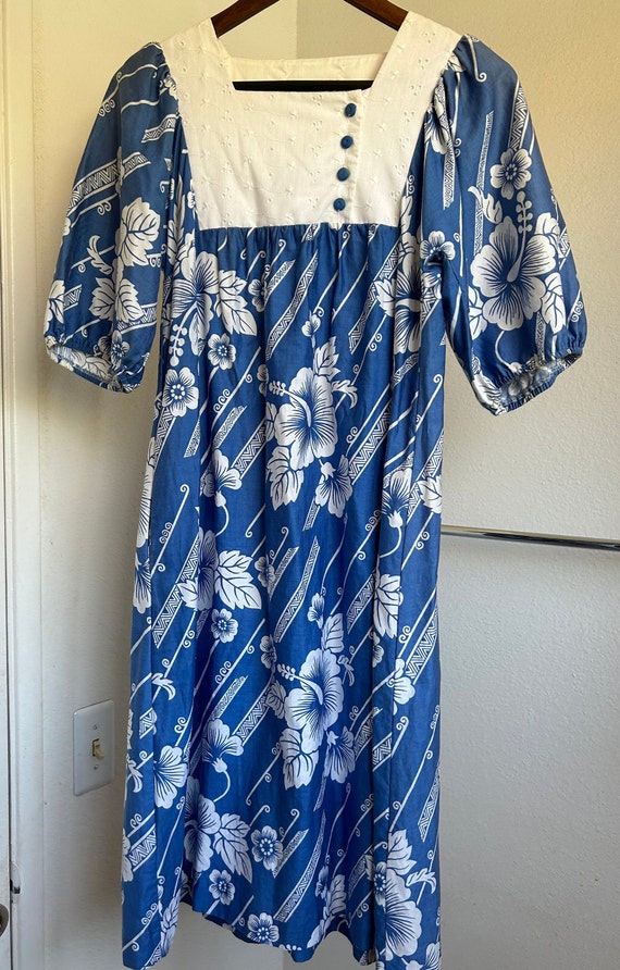 Vintage Hilo Hattie Muumuu Gem