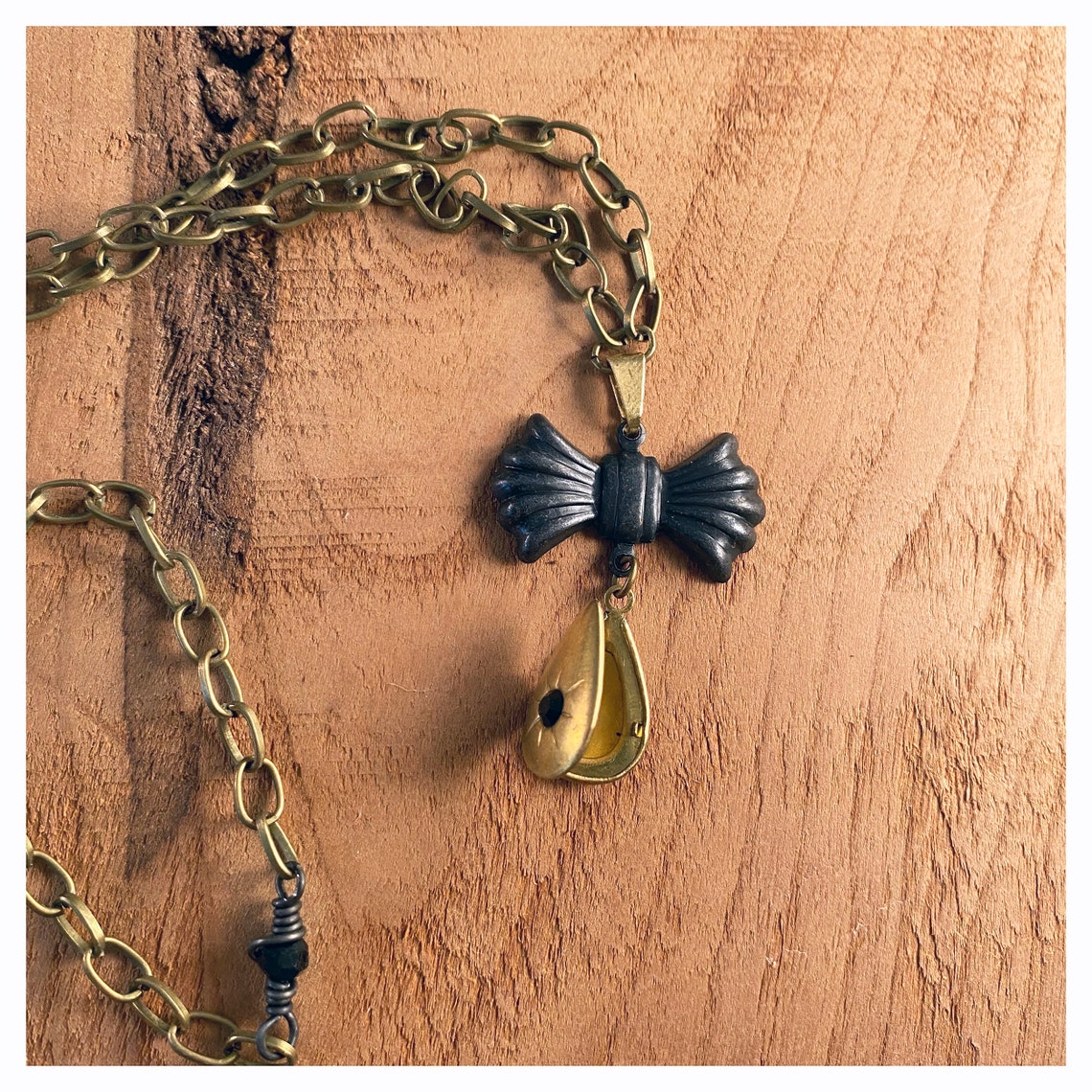 Vintage Brass Locket. Art Deco Bow and Teardrop Locket. - Etsy