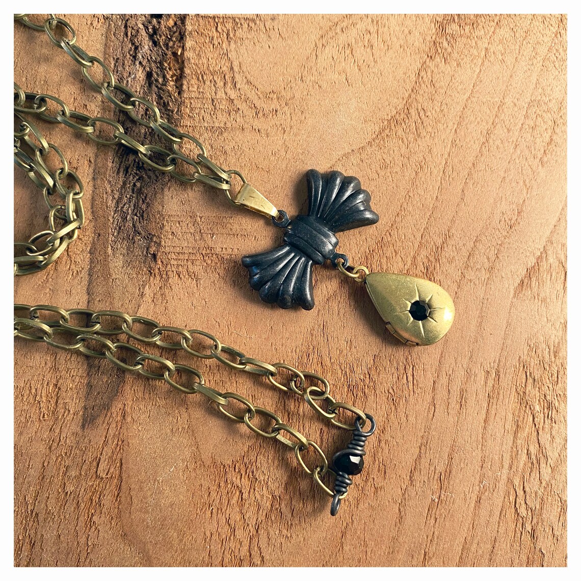 Vintage Brass Locket. Art Deco Bow and Teardrop Locket. - Etsy