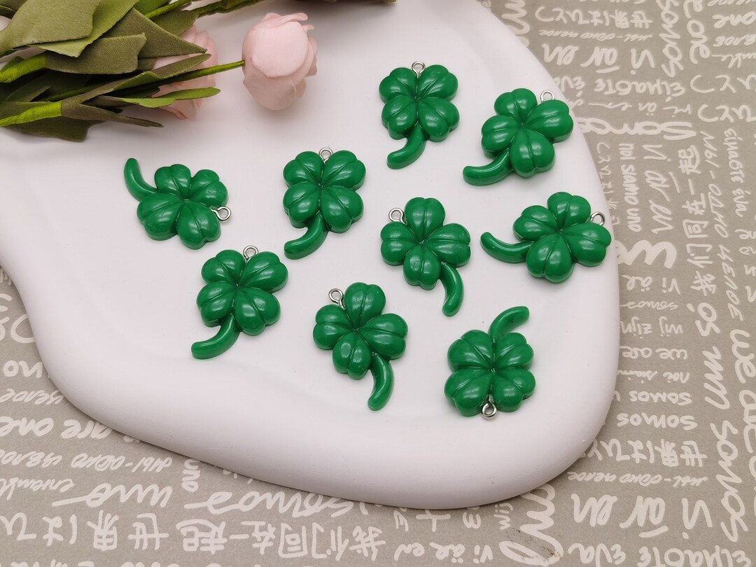 6/20 Pieces Plastic Shamrocks Four Leaf Clover Foliage Pendant Charm ...