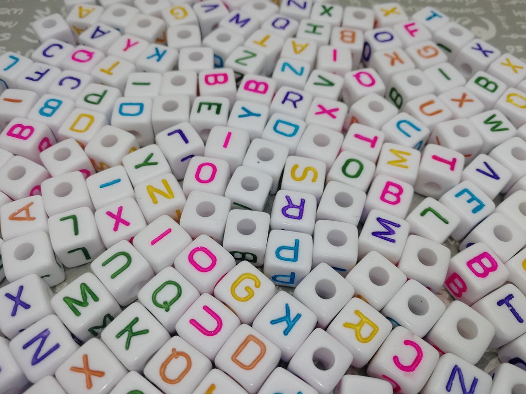 100 Pieces 10 Mm Plastic White Color Square Cube Bead Alphabet Letter ...