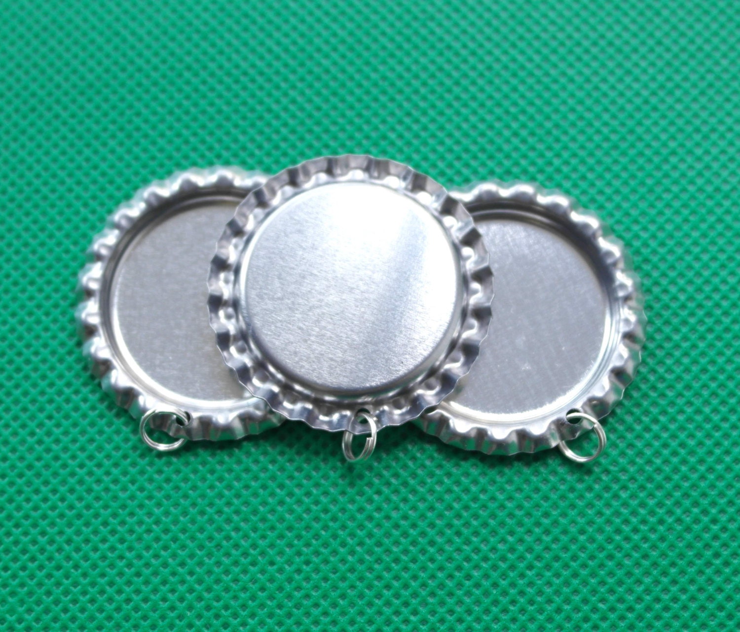 400pcs Silver Flattened Bottle Caps With 6MM Split Ring for Pendants ...