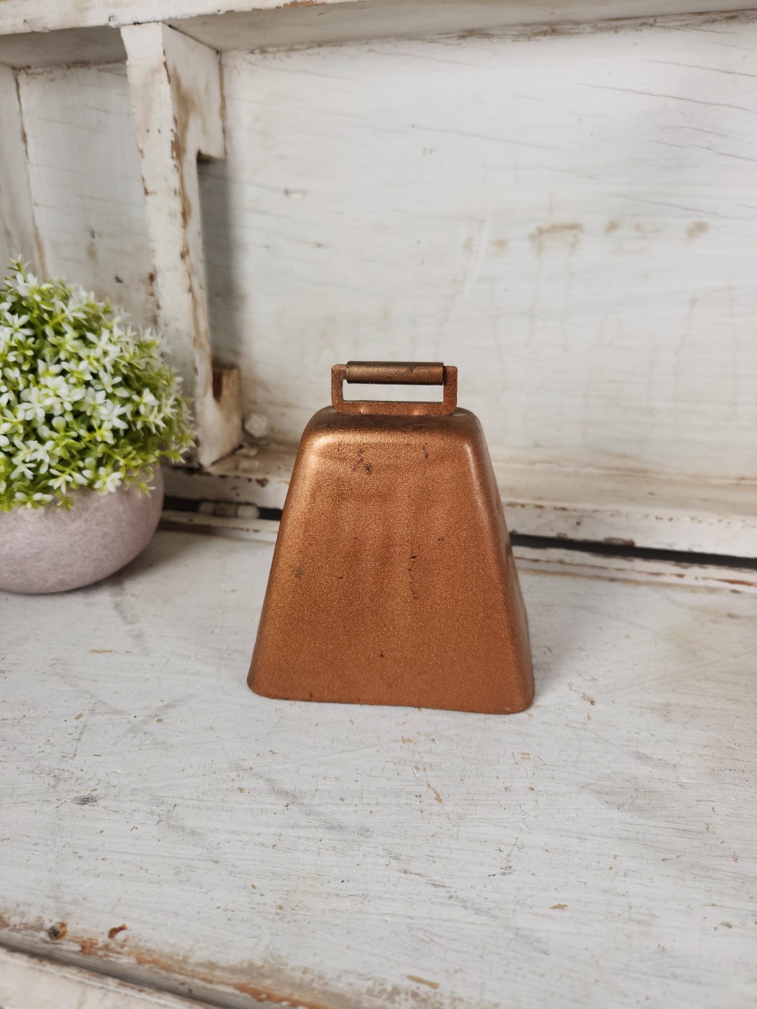 Vintage Copper Toned Metal Cow Bell Primitive Farmhouse Dinner Bell ...