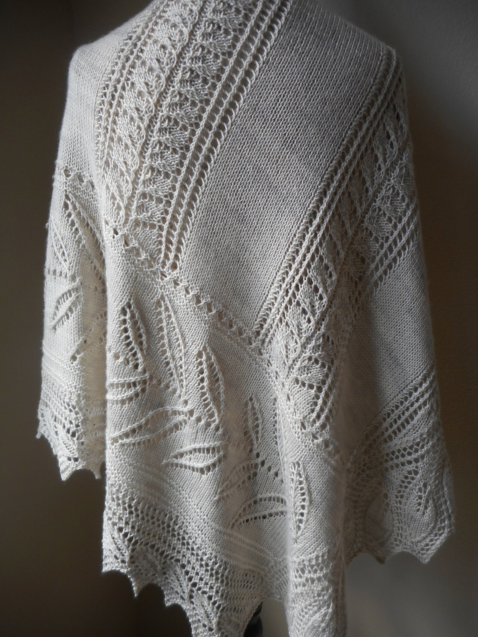 Knitting Pattern Lace Leaf Shawl Breeze - Etsy