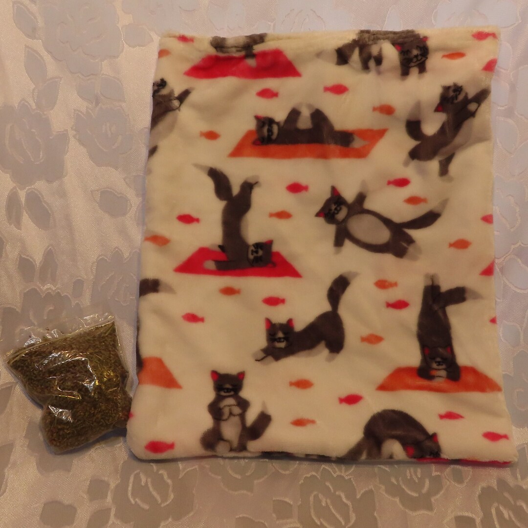 Refillable Catnip Mat Crinkle Catnip Pad Yoga Cat Catnip Mat Soft Catnip Bed Cat Lover T 