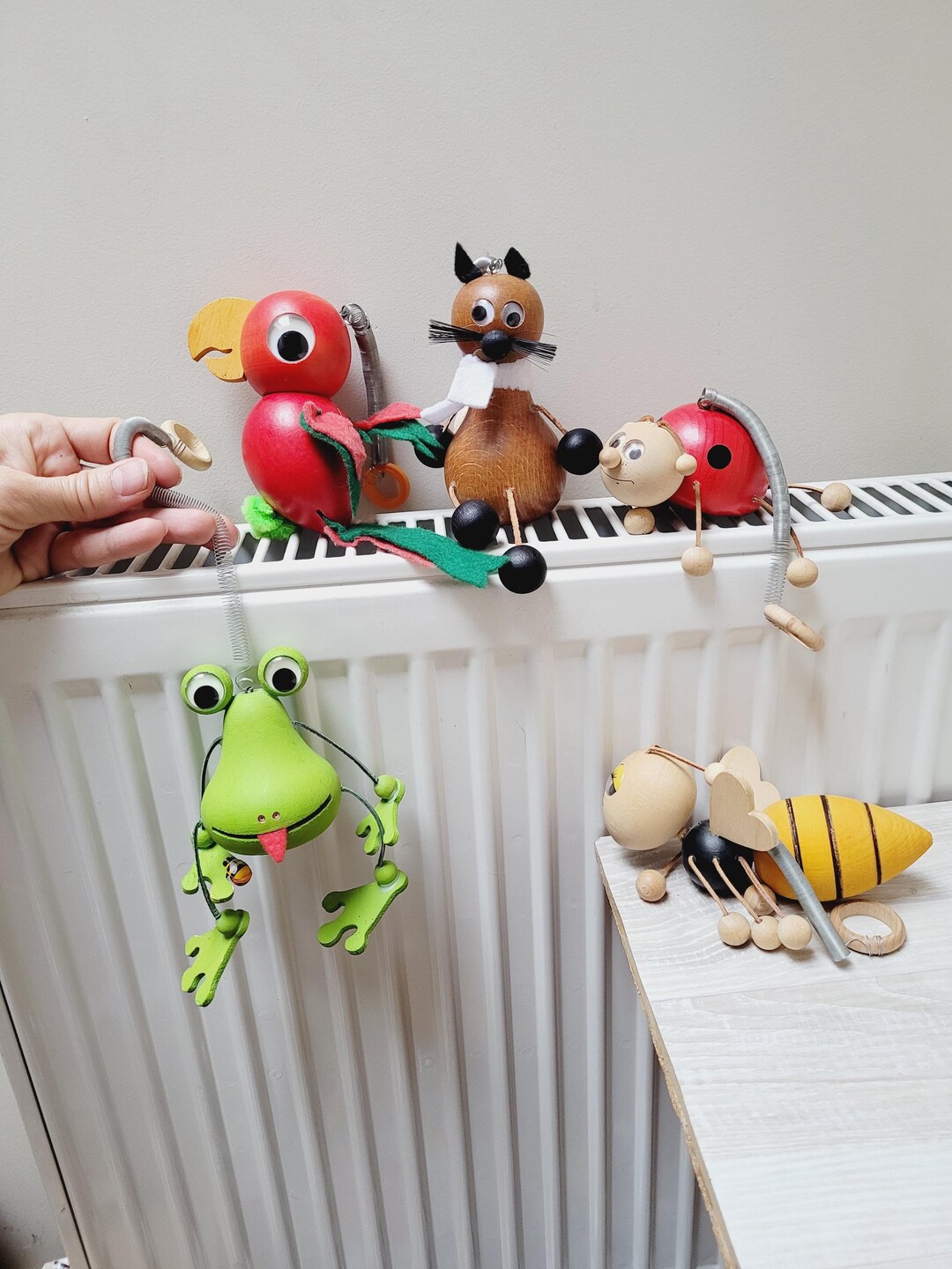 Jumping Wooden Cat Frog Parrot Bee Ladybug Toy on Spring Spiral Puppet ...