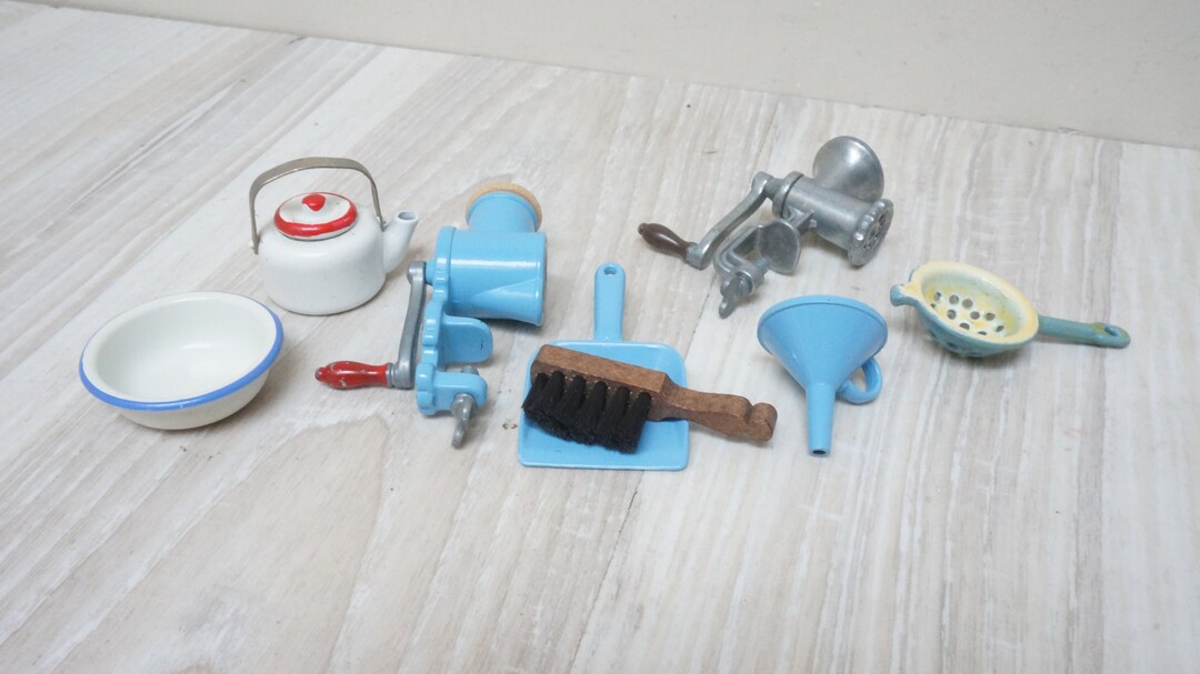 Choose 1:12 Bodo Hennig Dollhouse Miniature Blue Enamel Kitchen ...