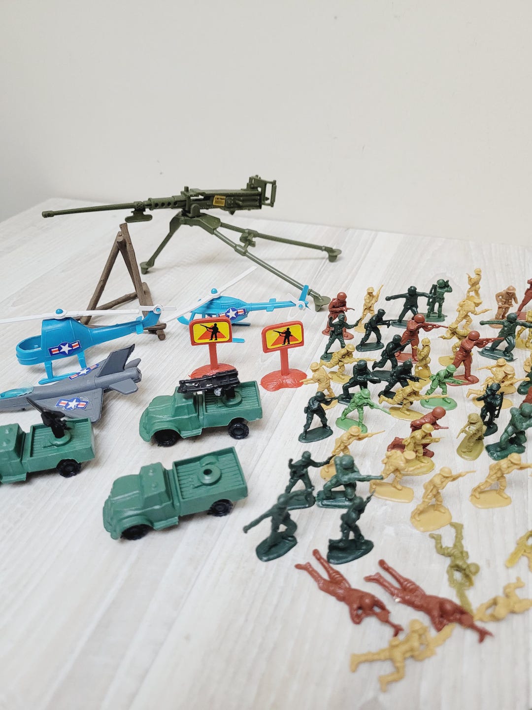 1" Miniature 100+ Soldier, 72 Scale Figurine Set of Plastic Warrior Car ...