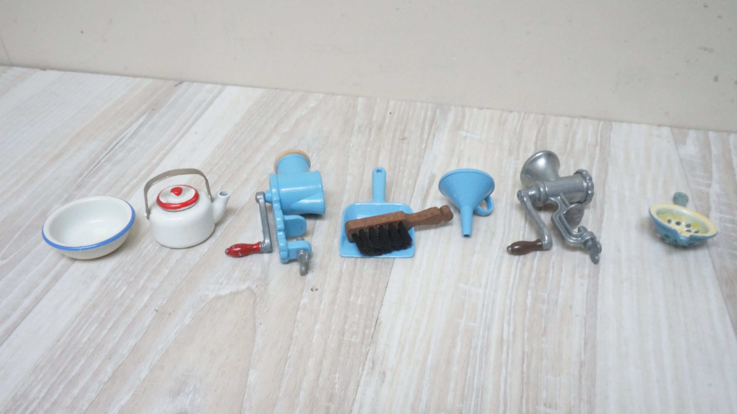 Choose 1:12 Bodo Hennig Dollhouse Miniature Blue Enamel Kitchen ...