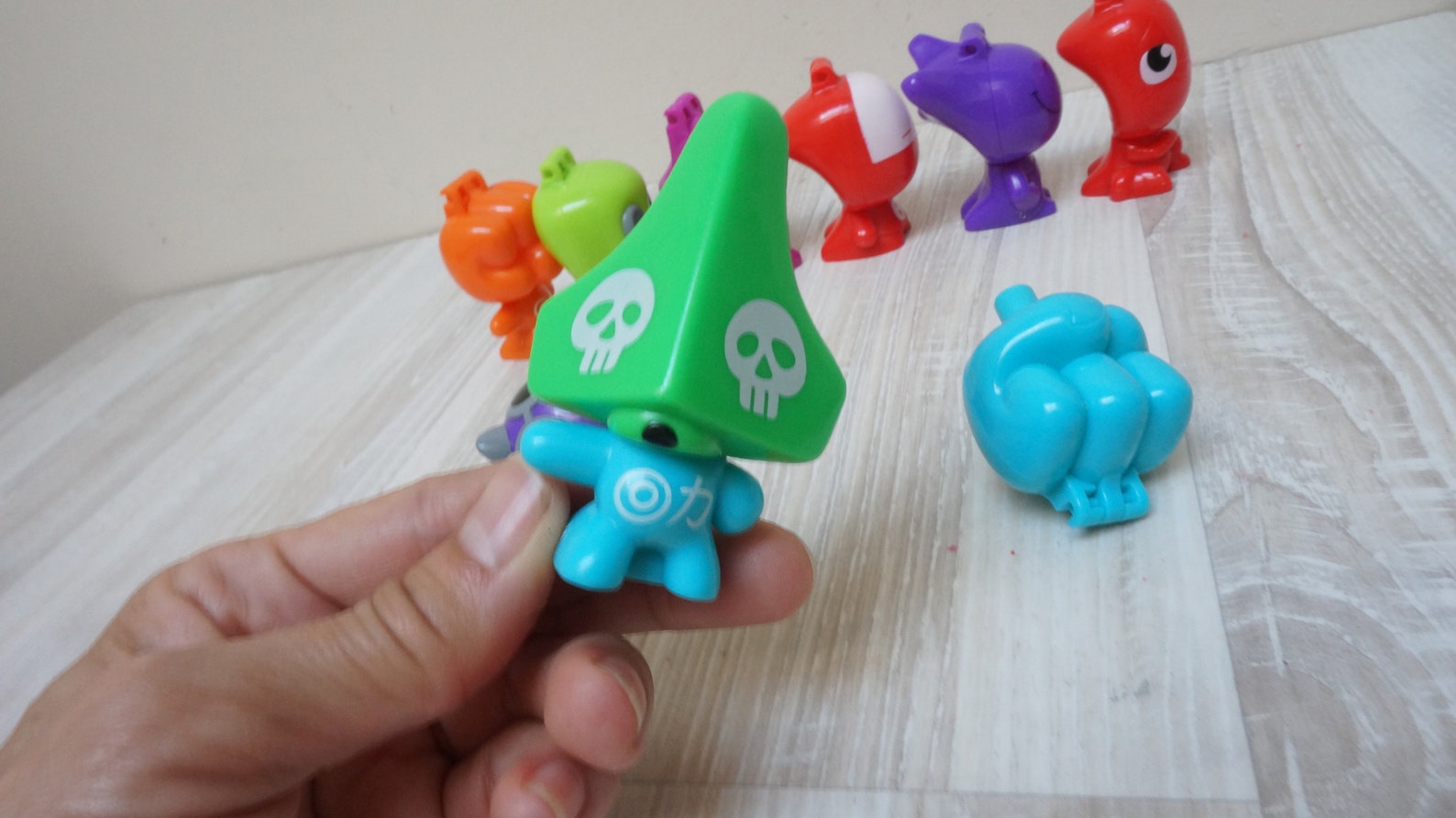 Choose Gogo's Crazy Bones Mega Mini Metropolis Figurine, Jumbo Big Box ...