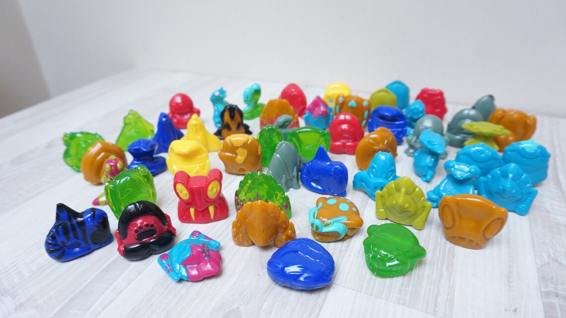 10 zufällig ausgewählte Dracco Heads Crazy Bones Gogos Sammlung ...