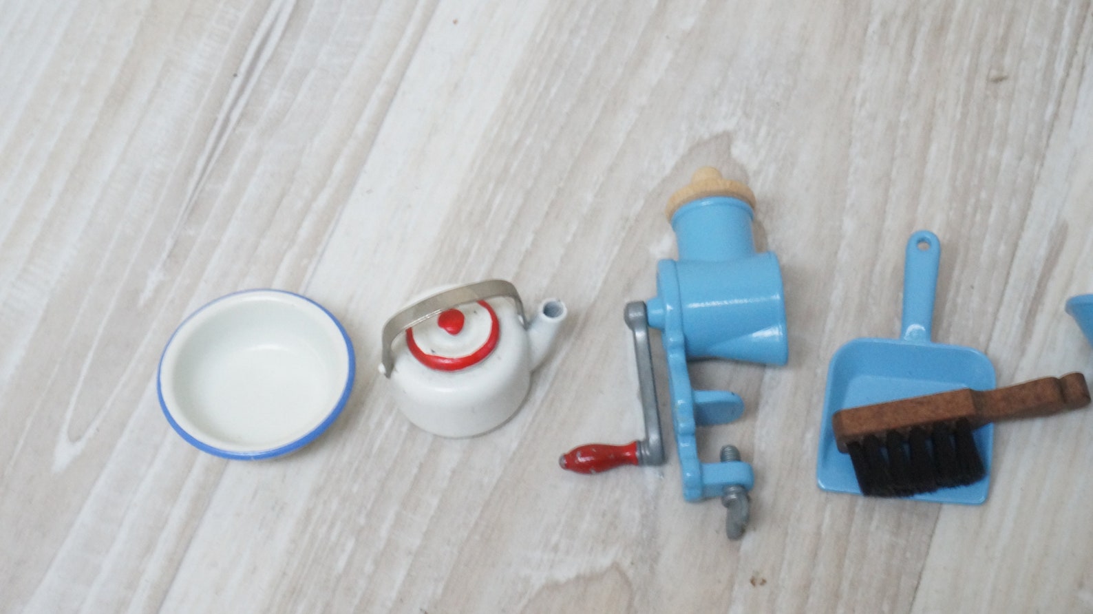 Choose 1:12 Bodo Hennig Dollhouse Miniature Blue Enamel Kitchen ...