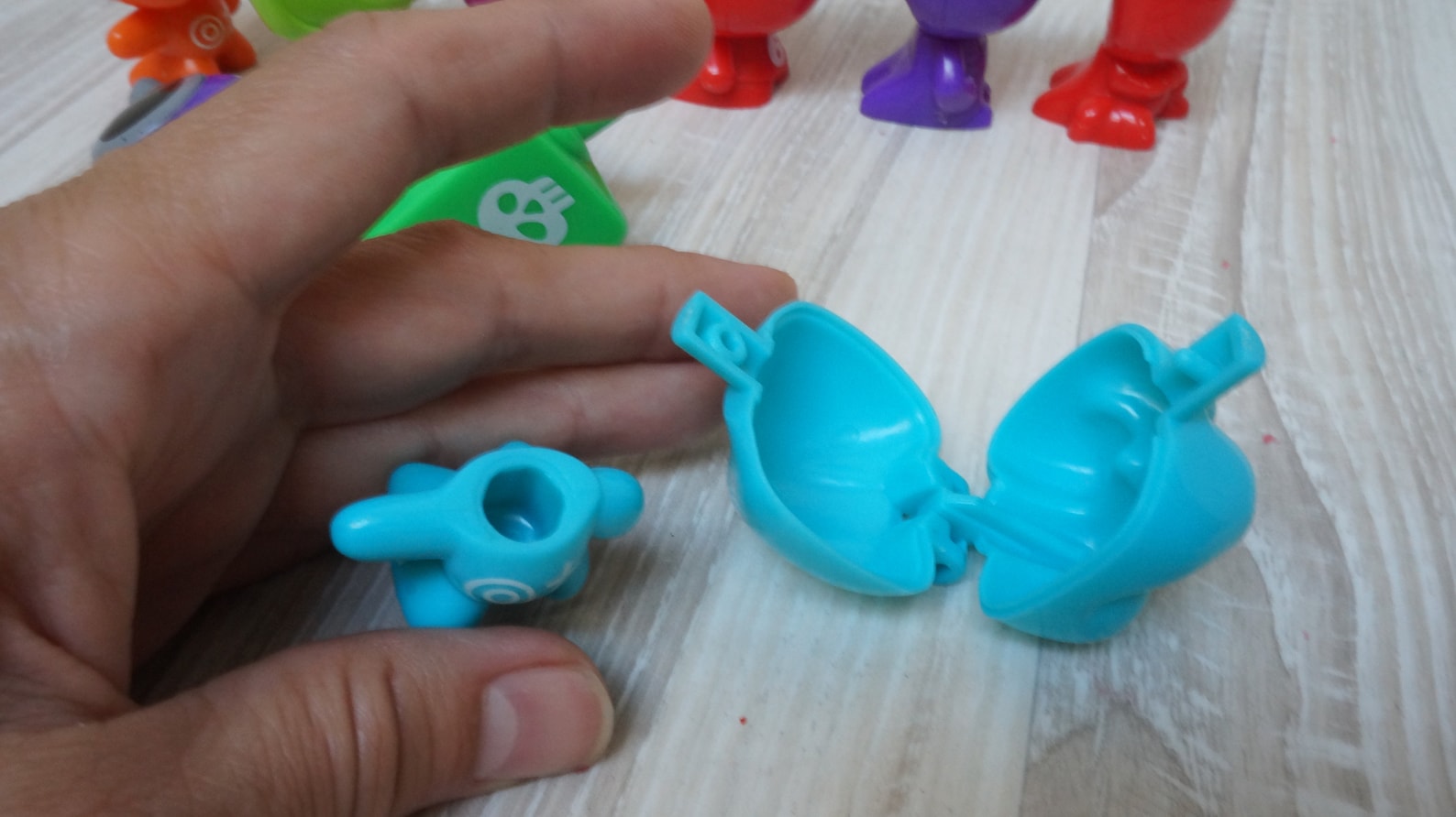 Choose Gogo's Crazy Bones Mega Mini Metropolis Figurine, Jumbo Big Box ...