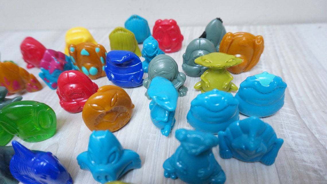 10 zufällig ausgewählte Dracco Heads Crazy Bones Gogos Sammlung ...