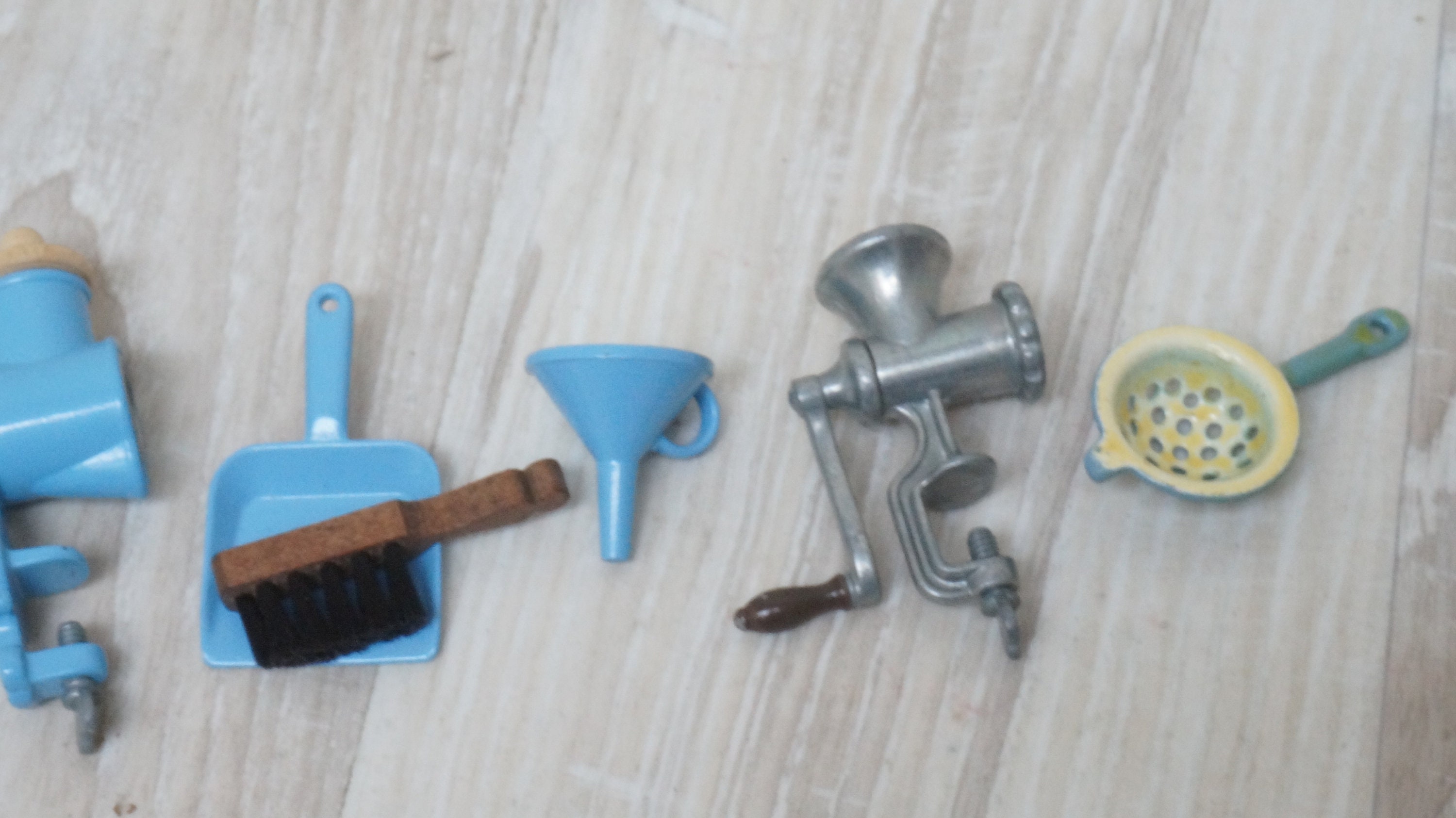Choose 1:12 Bodo Hennig Dollhouse Miniature Blue Enamel Kitchen ...