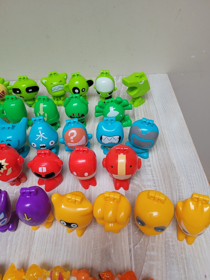 Choose Gogo's Crazy Bones Mega + Mini Metropolis Figurine, Jumbo Big ...