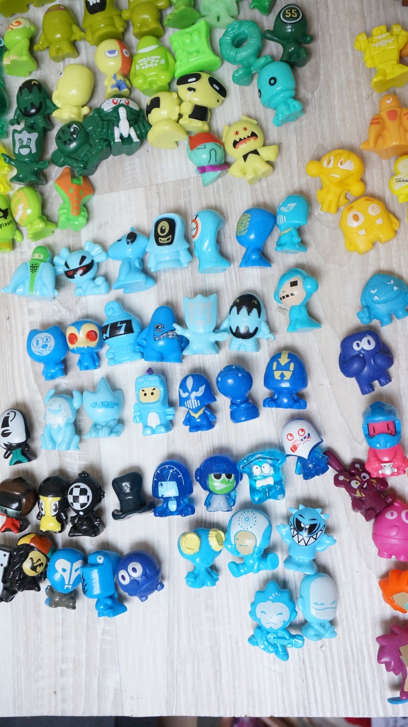10 or 20 Random Crazy Bones Gogos Mini Monster Plastic Figurines Retro ...