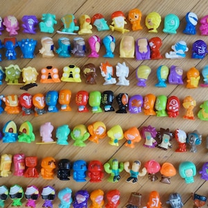 10 or 20 Random Crazy Bones Gogos Mini Monster Plastic Figurines Retro ...