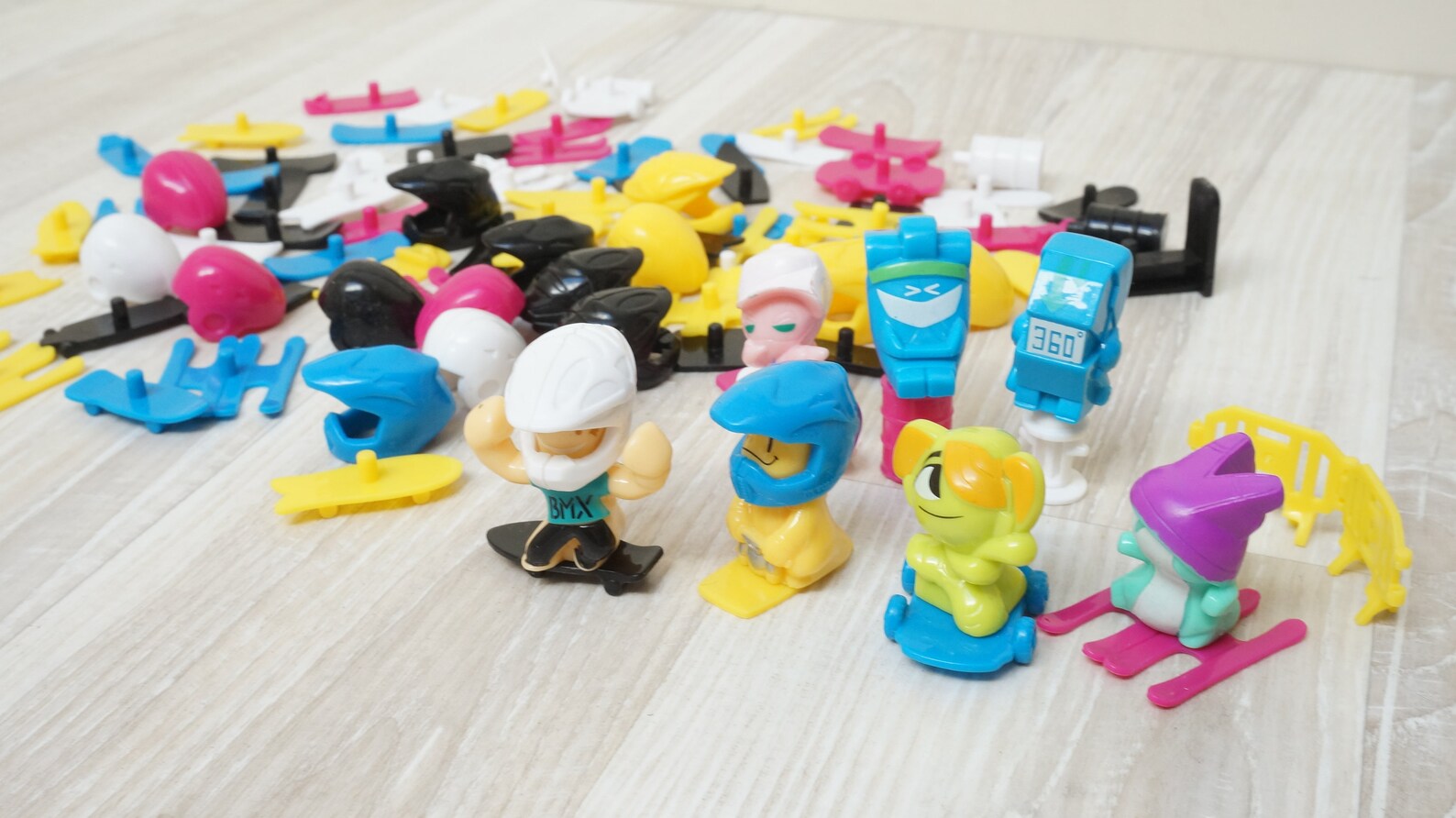10 or 20 Random Crazy Bones Gogos Mini Monster Plastic Figurines Retro ...