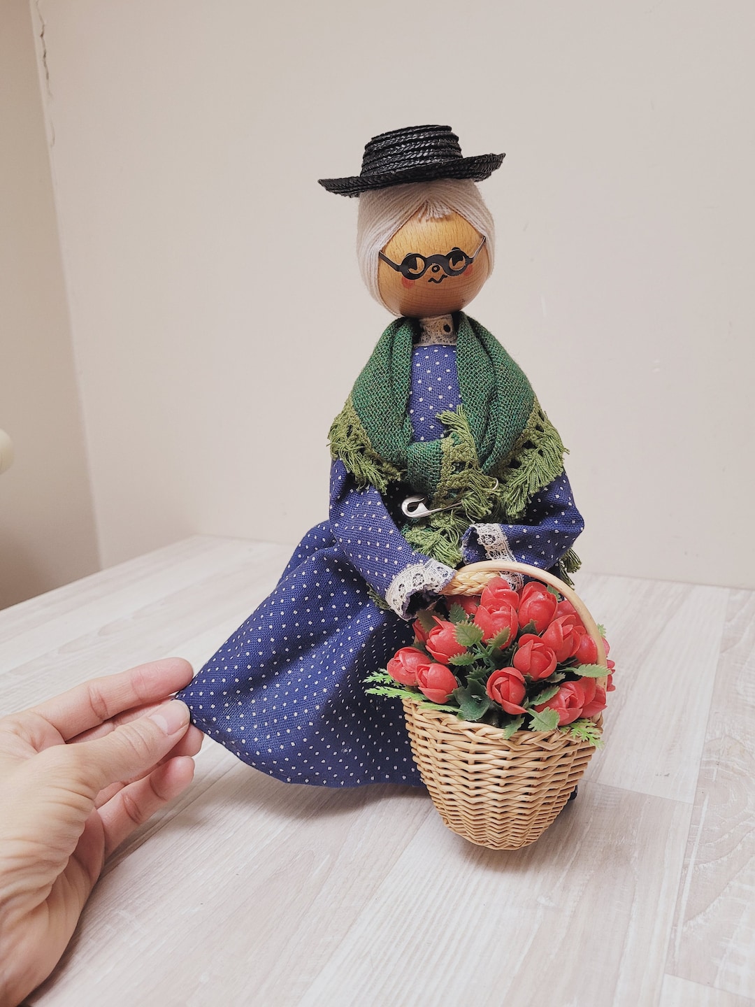 10.75"/27 Cm Rotating Old Lady Doll With Rose Basket German Erzgebirge ...