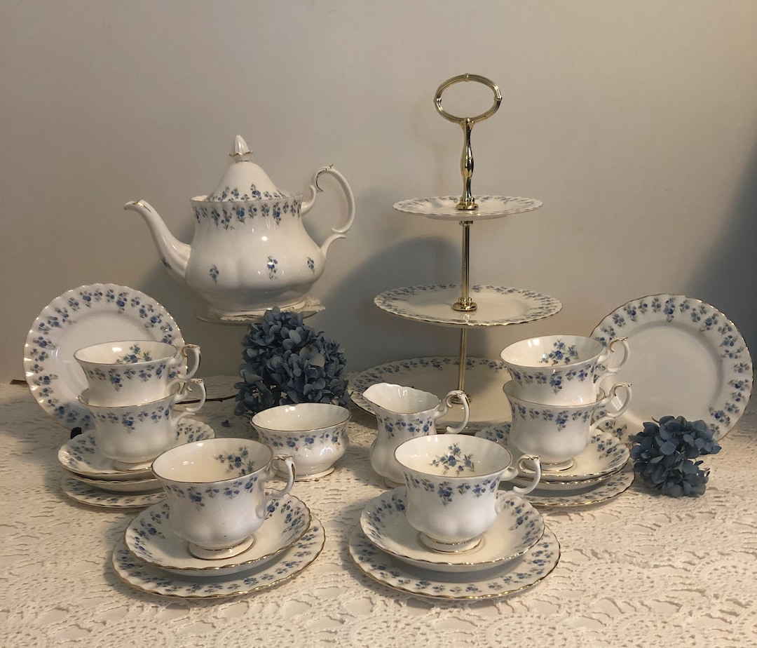 22 Piece Royal Albert Memory Lane Tea Set, Service for 6 With Large ...