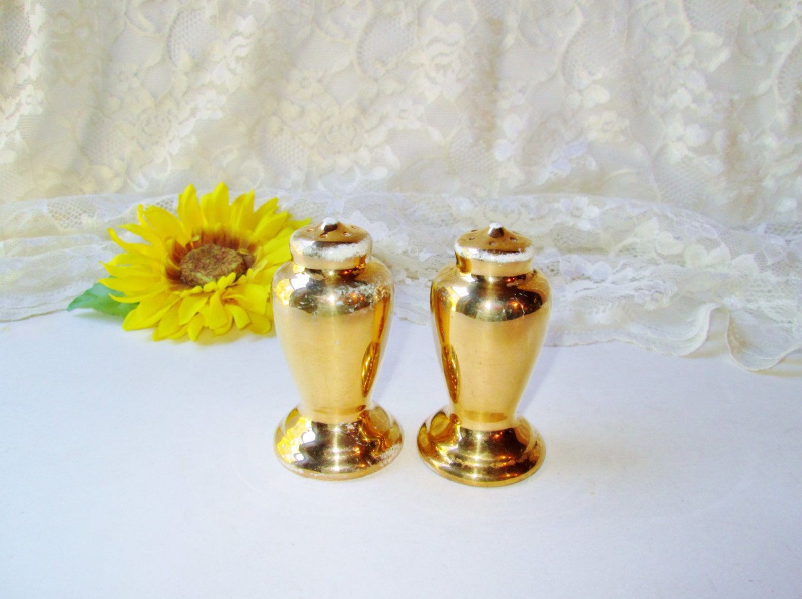 22k Gold Salt & Pepper Shaker Set Vintage Porcelain Warranted 22 Karat ...