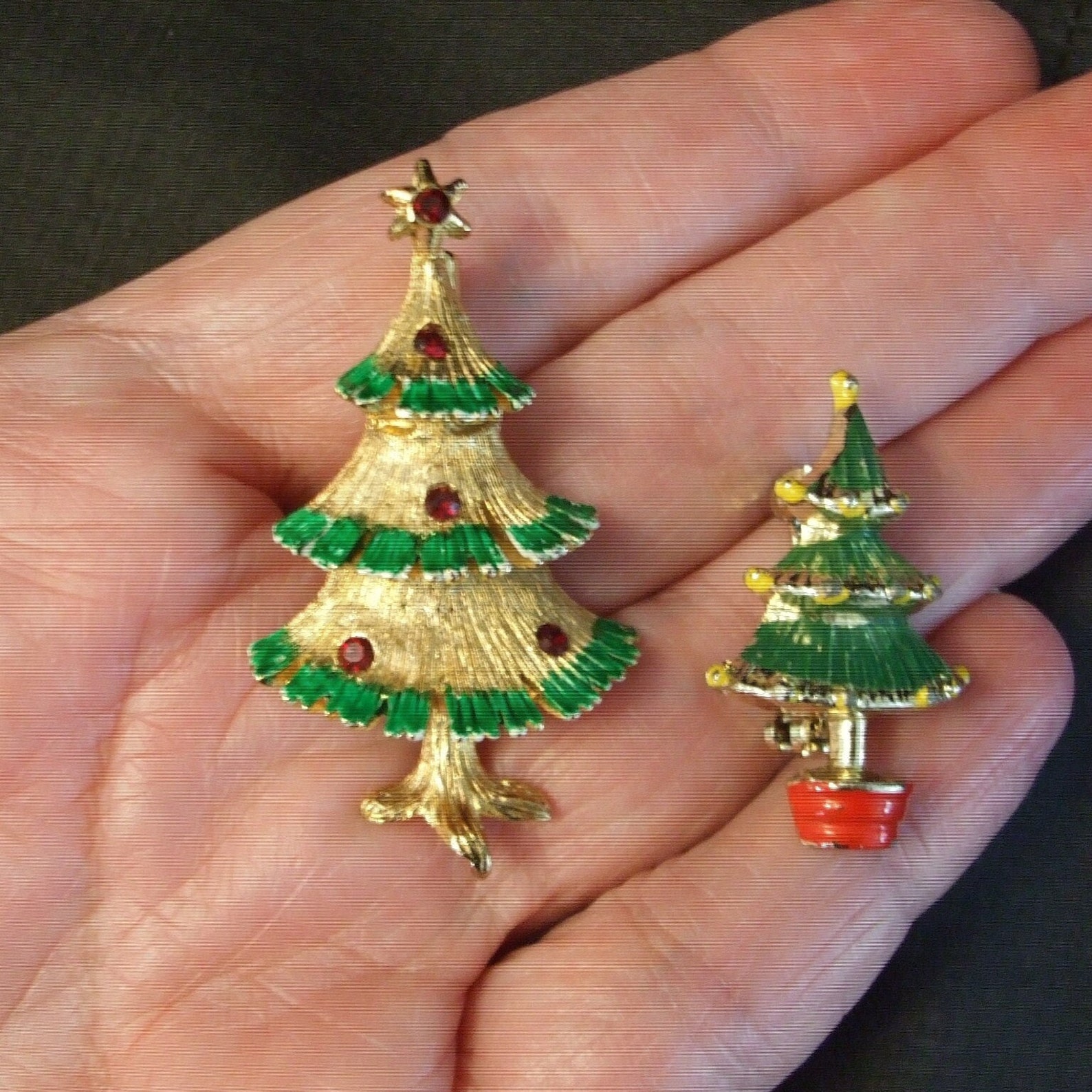 Vintage Set of 2 Christmas Tree Pins, Unsigned Christmas Holiday ...