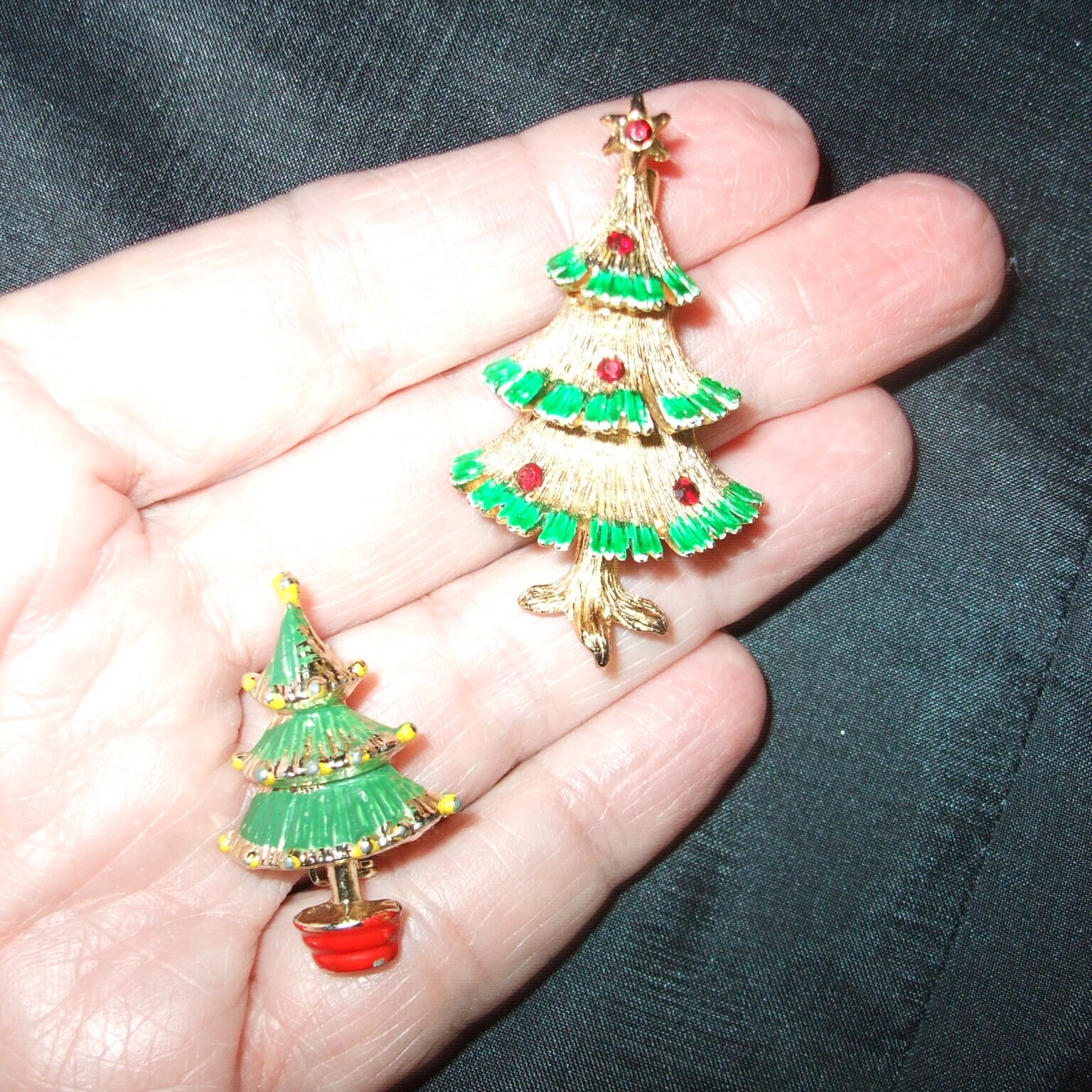 Vintage Set of 2 Christmas Tree Pins, Unsigned Christmas Holiday ...