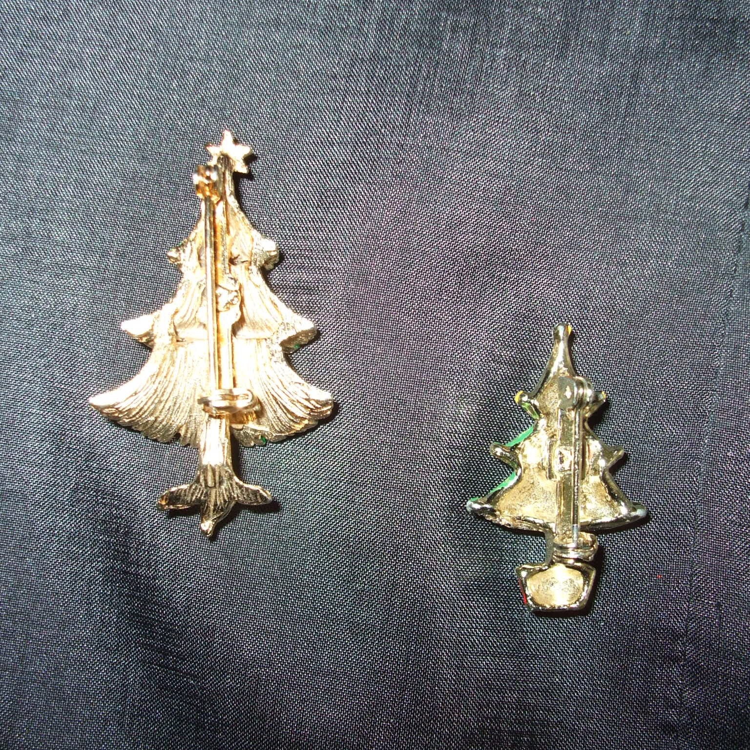 Vintage Set of 2 Christmas Tree Pins, Unsigned Christmas Holiday ...