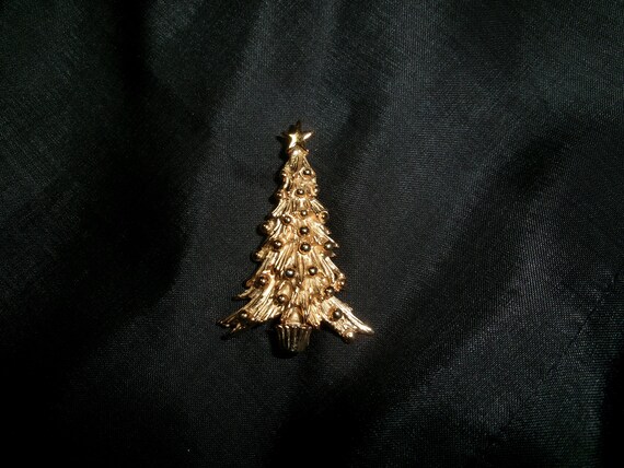 Vintage Napier Christmas Tree Pin, Classic Goldtone H… - Gem
