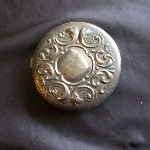 Antique to Vintage Ornate Powder Compact, Unusual Old… - Gem