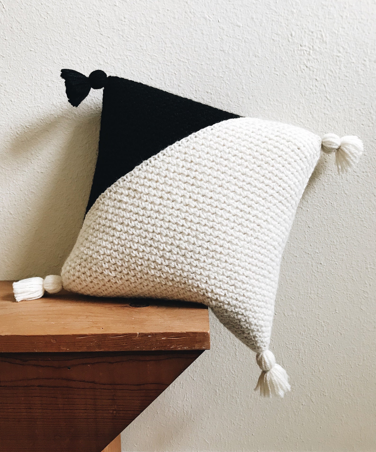 CROCHET PATTERN Color Block Square Pillow With Tassels the - Etsy