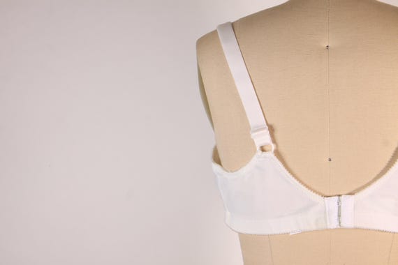 1970s White Lace Trim Bow Detail Bra by Jodee Surgica… - Gem