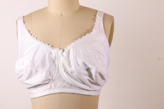 1980s White Lace Trim Bow Detail Bra by Classique-40DD - Gem