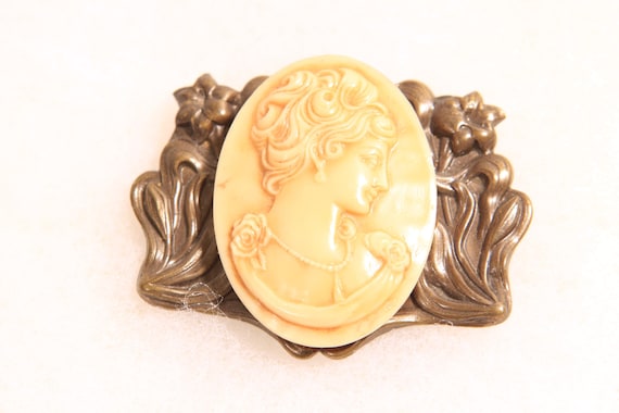 1930s-art-nouveau-floral-swirl-silver-tone-metal-and-gem