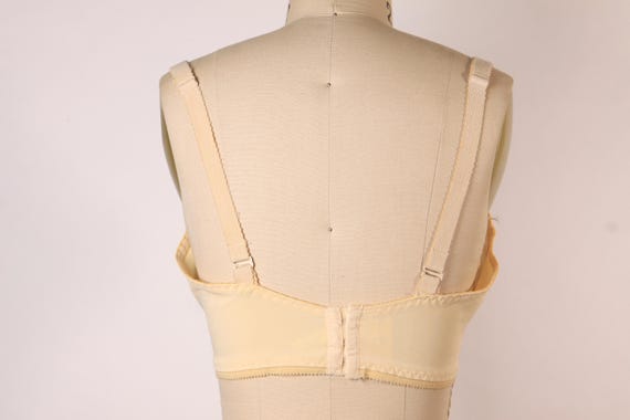 1970s Beige Skin Tone Floral Lace Inflatable Bra by F… - Gem