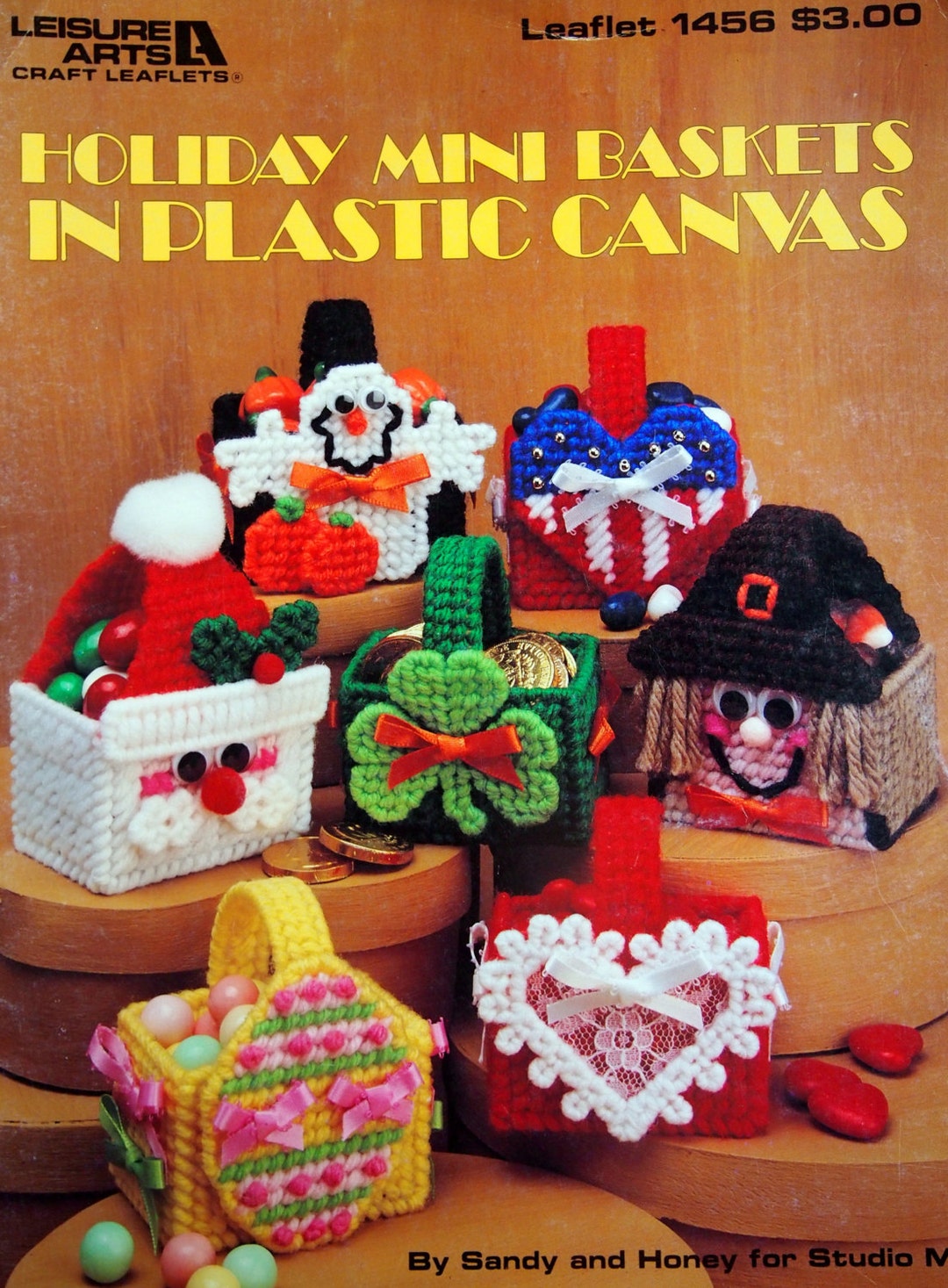 Holiday Mini Baskets in Plastic Canvas by Sandy and Honey for Studio M ...