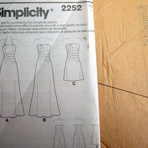 Misses' Evening Dress in Two Lengths Size 4 to 12 Simplicity Jessica ...