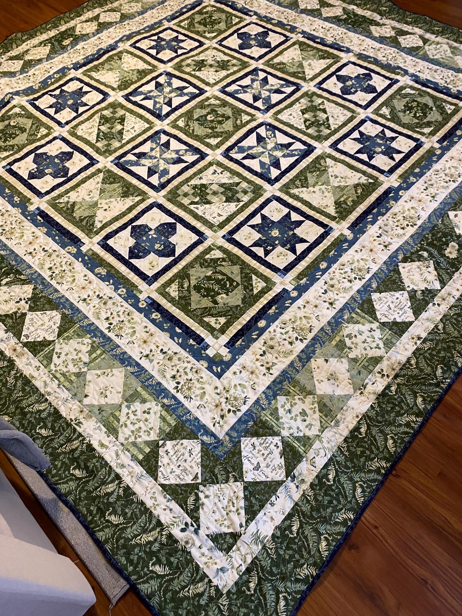 105” Square Queen or King Quilt - Green Fields Fabric Line (bonus Euro ...