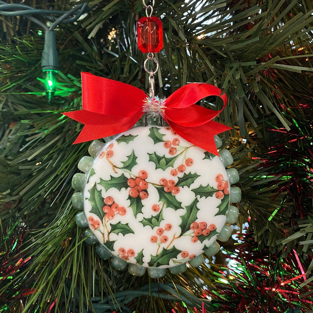 Holly and Red Berries Scalloped Round Christmas Ornament, Fused Glass ...