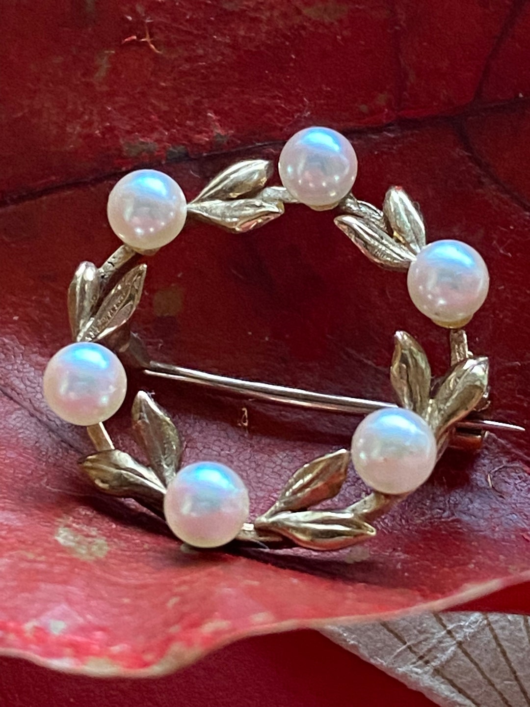 A Cropp & Farr 9CT Gold Pearl Brooch. Round, Wreath, Renowned Jewellers ...